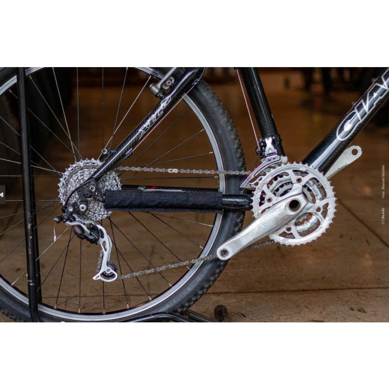 BICICLETA MTB ARO 26 GIANT XTC C2 CARBONO PRETA 27V TAMANHO 17"