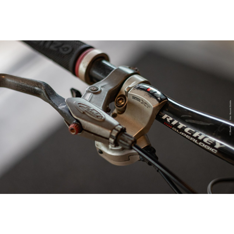 BICICLETA MTB ARO 26 GIANT XTC C2 CARBONO PRETA 27V TAMANHO 17"